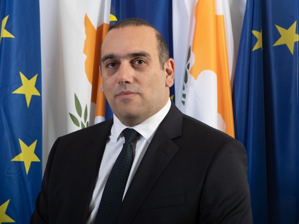 Decree by the Minister of Communications and Works on the prohibition ...